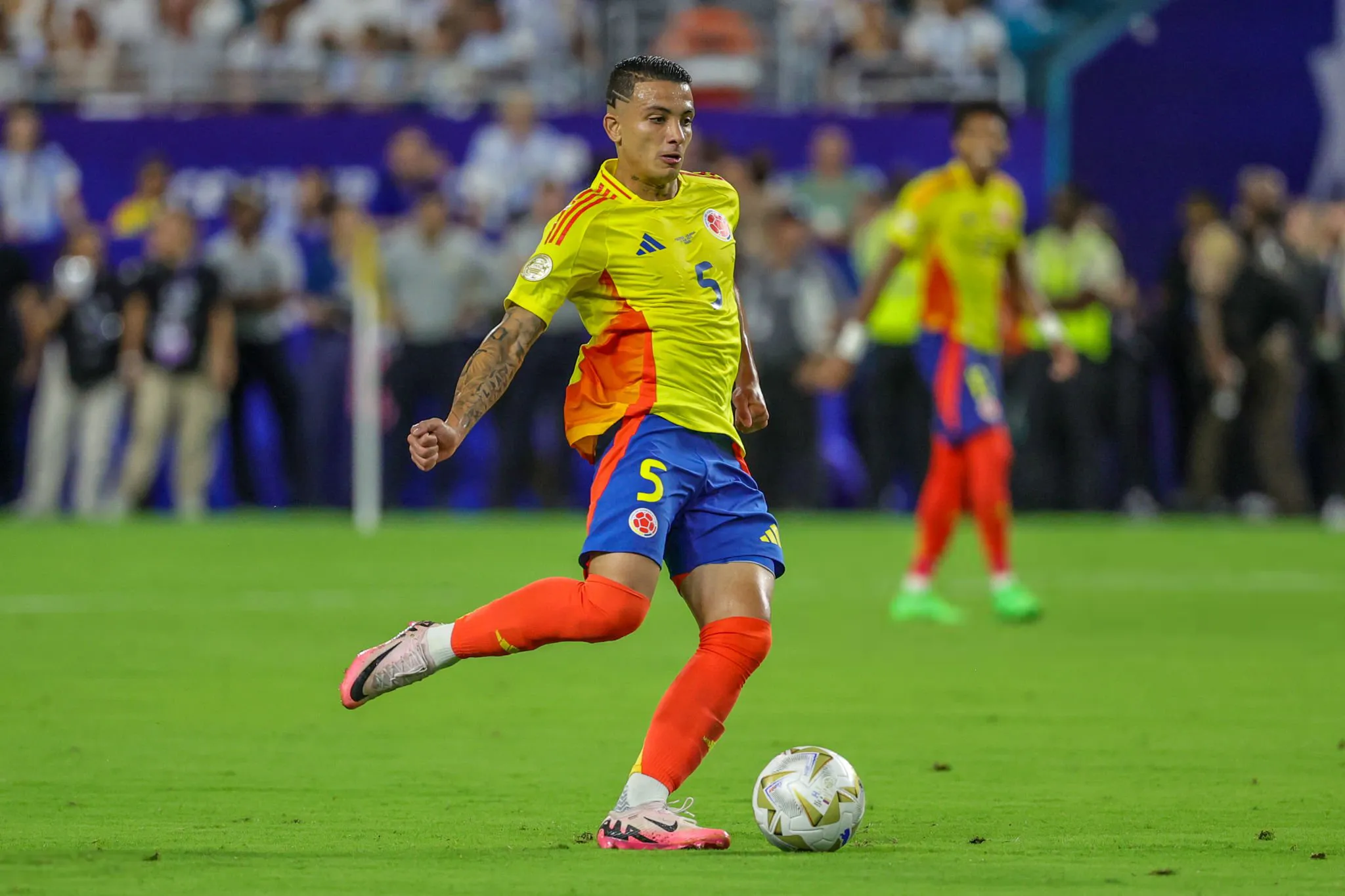 River va por el colombiano Kevin Castaño