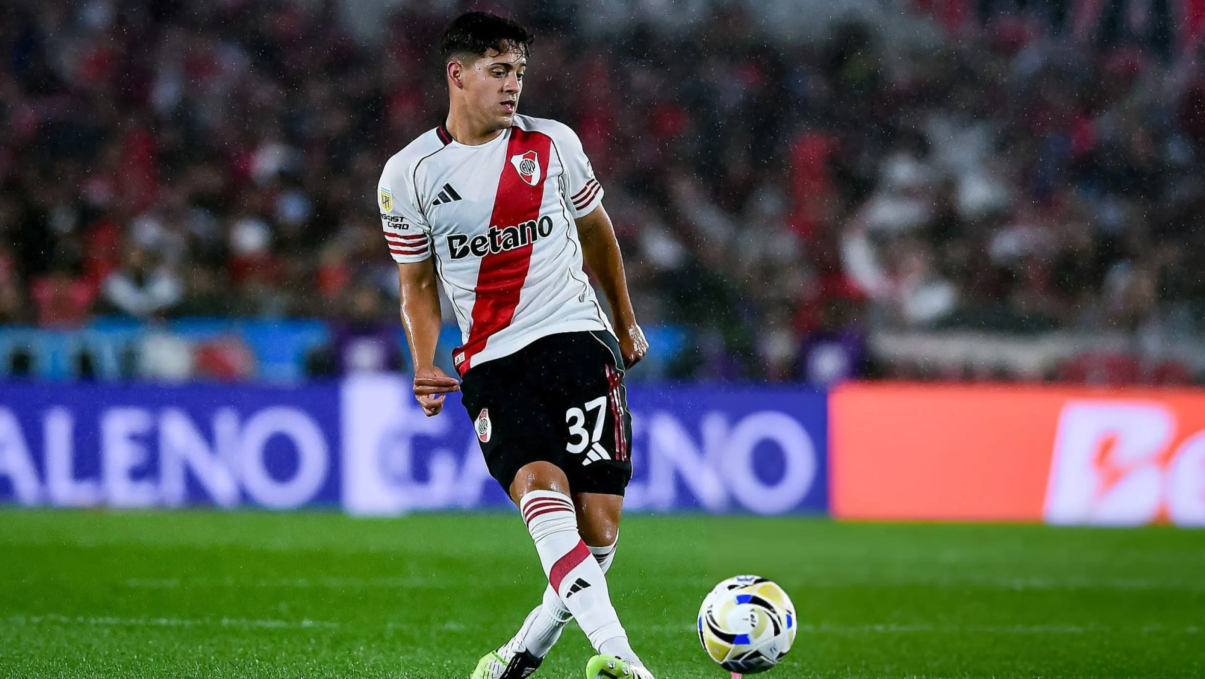 Ya debutó en River: ¿quién es Thiago Acosta?