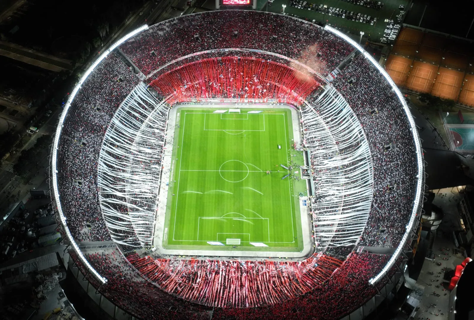 La HINCHADA de RIVER, en la CIMA del MUNDO